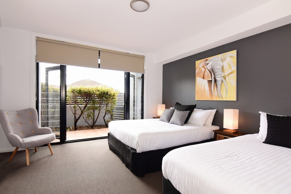 "Greenfields" Modern Family Apt - Main Street Huskisson, 400m To Sharknet Beach! - Huskisson