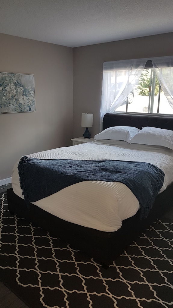 Perfect Retreat * Legal Bnb * 4 Rooms On Site. Group Bookings Available. - British Columbia