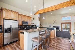 Hot Tub. Awesome Views. Close to ski areas. Garage. Fully Stocked ...