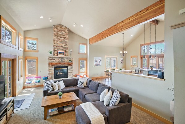 Hot Tub. Awesome Views. Close to ski areas. Garage. Fully Stocked ...