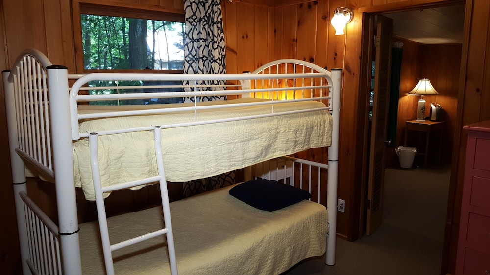 Waterfront Cabin, Great View, Private Beach, Sunsets - Frankfort, MI