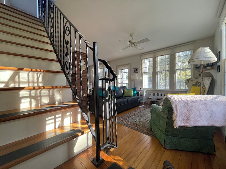 'The Gate House'on Beach Front Estate With Dockage. Walk To Village . - Long Island, NY