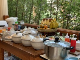 Café da manhã com buffet todos os dias mediante uma taxa