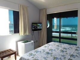 Suíte panorâmica (Vista Mar) | Frigobar, cortinas blackout, Wi-Fi de cortesia, roupa de cama