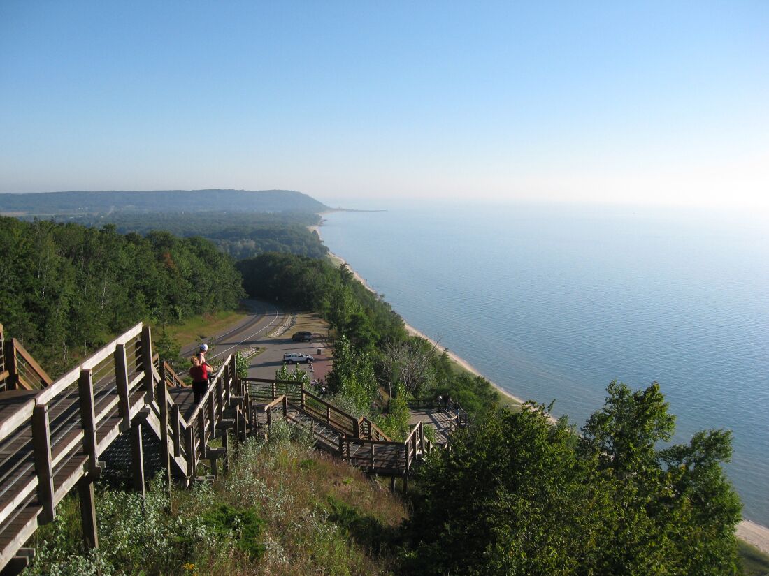 10 Best Vacation Rentals In Crystal Lake, Michigan - Updated 2024 | Trip101