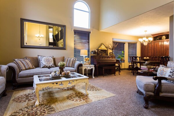 Maison De Ski Avec Bain à Remous à 20 Min De Snowbird \/ Alta<br>spacieux Avec Grande Cour Arrière Et Terrasse - Sandy, UT