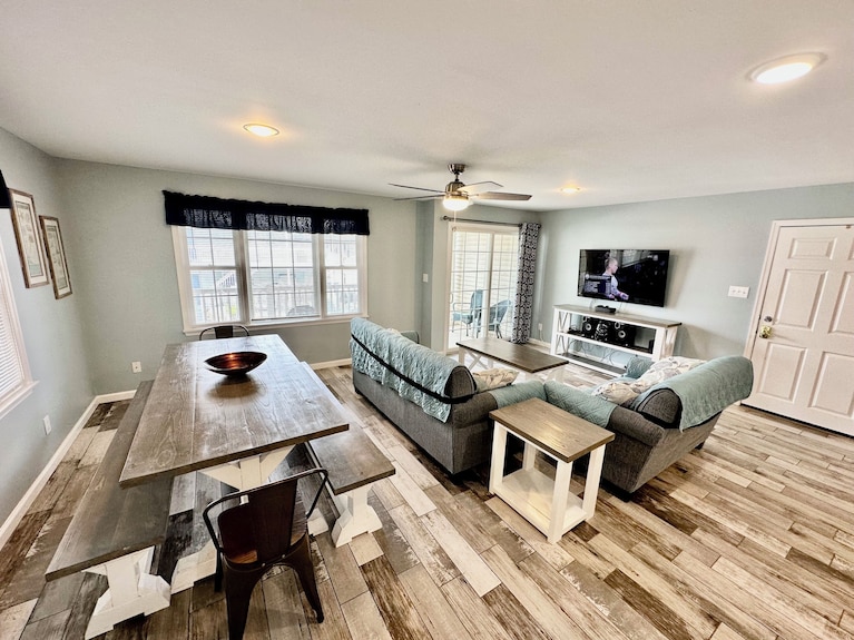 Just Short Block Away From The Beach & Boadwalk - Stone Harbor, NJ