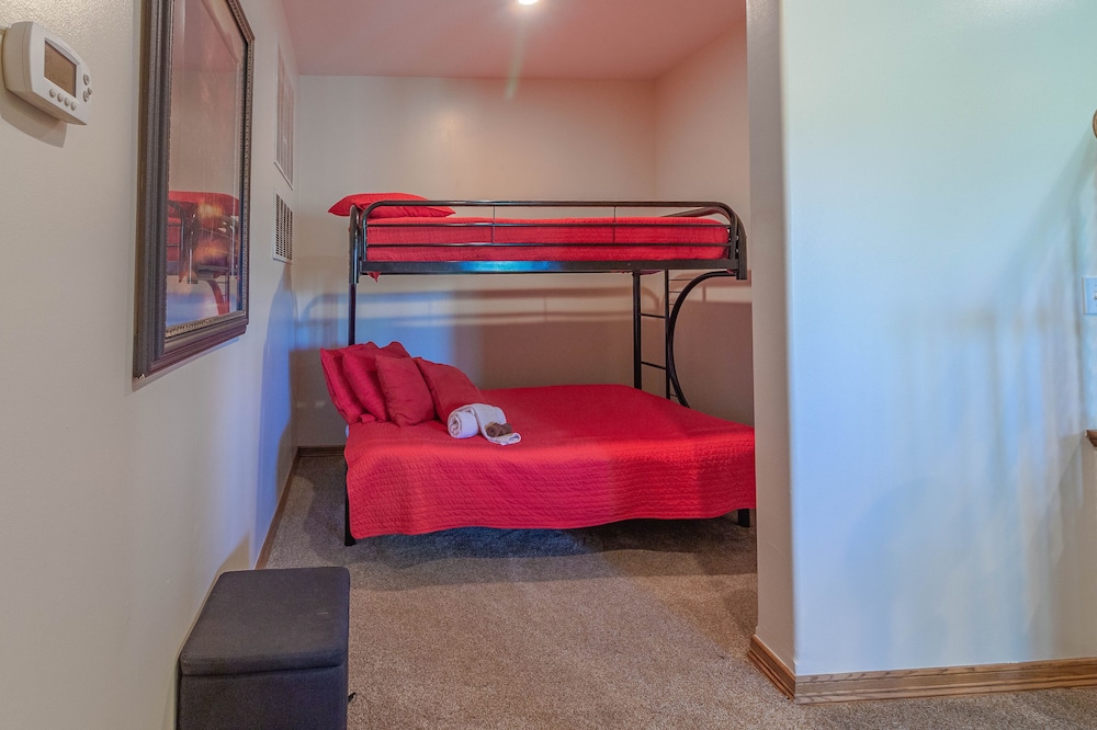 Lake Tenkiller Family Friendly Estate On The Illinois River - Making Memories! - Keys, OK
