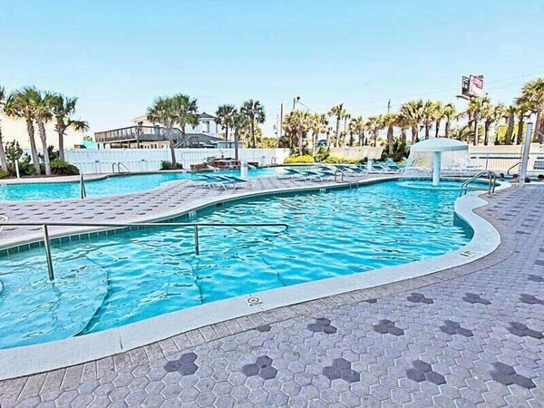Ocean Front Luxury With Exceptional Accommodations Free Netflix Premier - Panama City Beach, FL