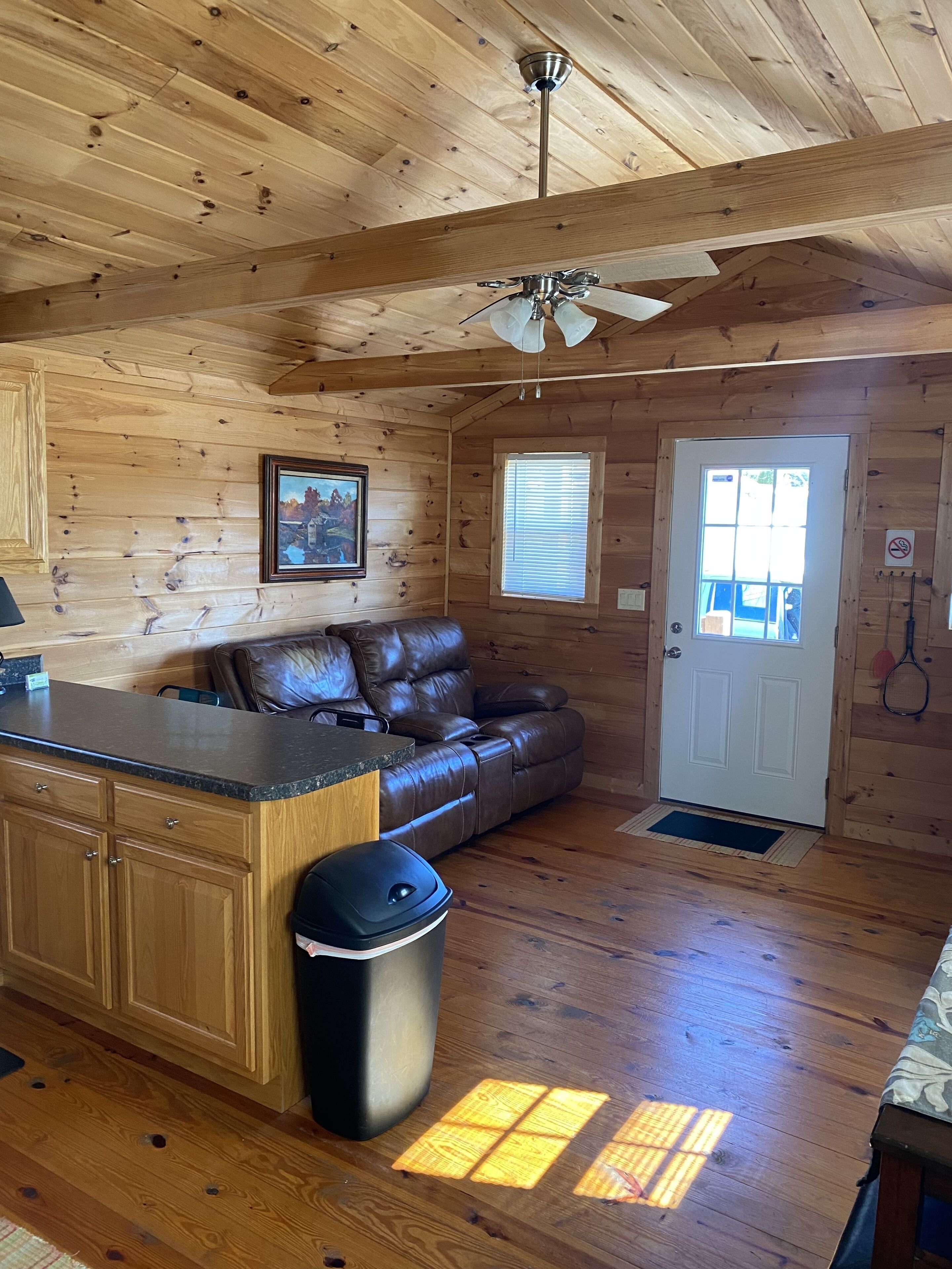 Little Fishing Cabin By The Lake Come Catch Some Memories - Alabama