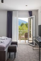 Frigobar, cofres nos quartos, quartos à prova de som