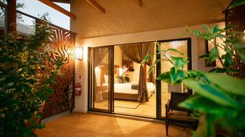 Cofres nos quartos, escrivaninha, espaço de trabalho para notebook