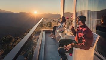 Suíte, 1 cama Queen, vista para o jardim | Vista da sacada