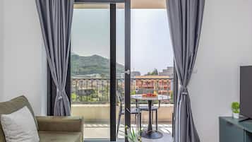 Apartamento superluxo, 1 quarto (A1) | Área de estar | TV de tela plana