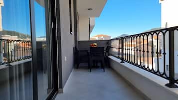 Estúdio superluxo, 1 cama Queen, vista para a piscina (A1) | Terraço/pátio