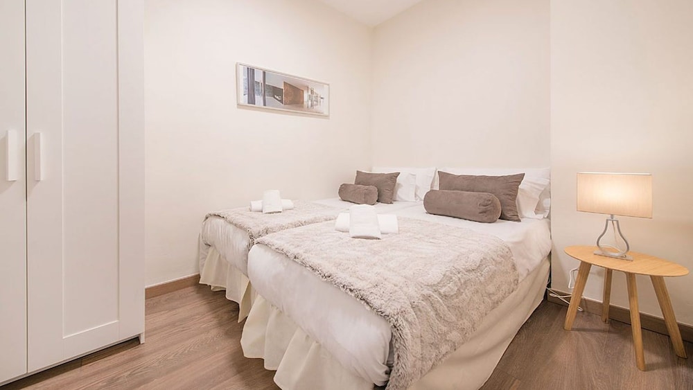 4 Bedroom Apartment In Consell De Cent-you Stylish - Barcelona
