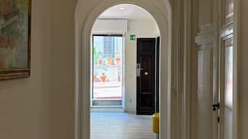 Quarto clássico, para não fumantes | Roupas de cama premium, edredons de pluma, frigobar, cofres nos quartos