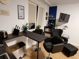 Apartamento standard | Escrivaninha, quartos à prova de som, ferros/tábuas de passar roupa