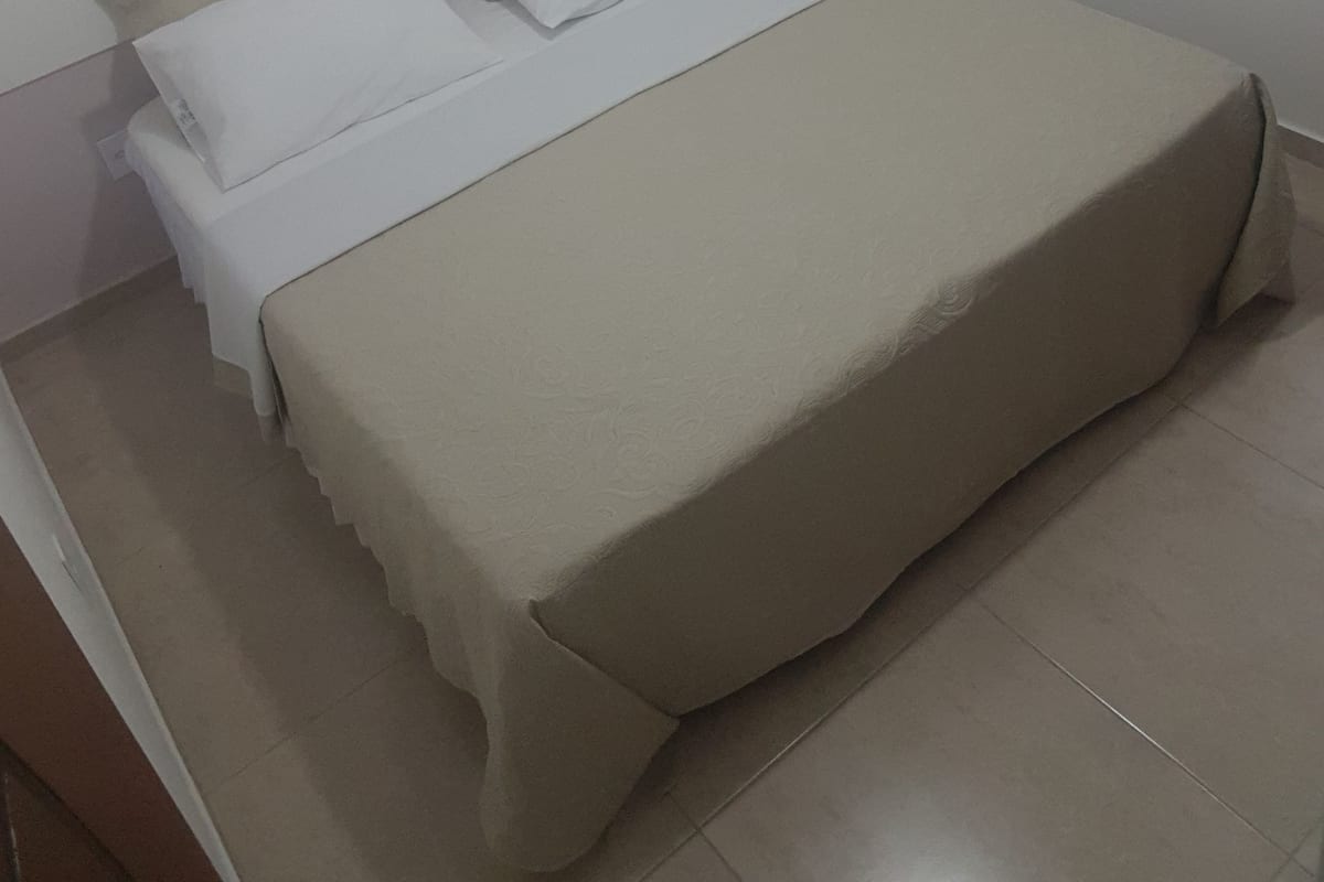 Quarto Duplo ou Twin Standard, 1 cama queen-size, não fumadores | Wi-fi grátis, roupa de cama fornecida 