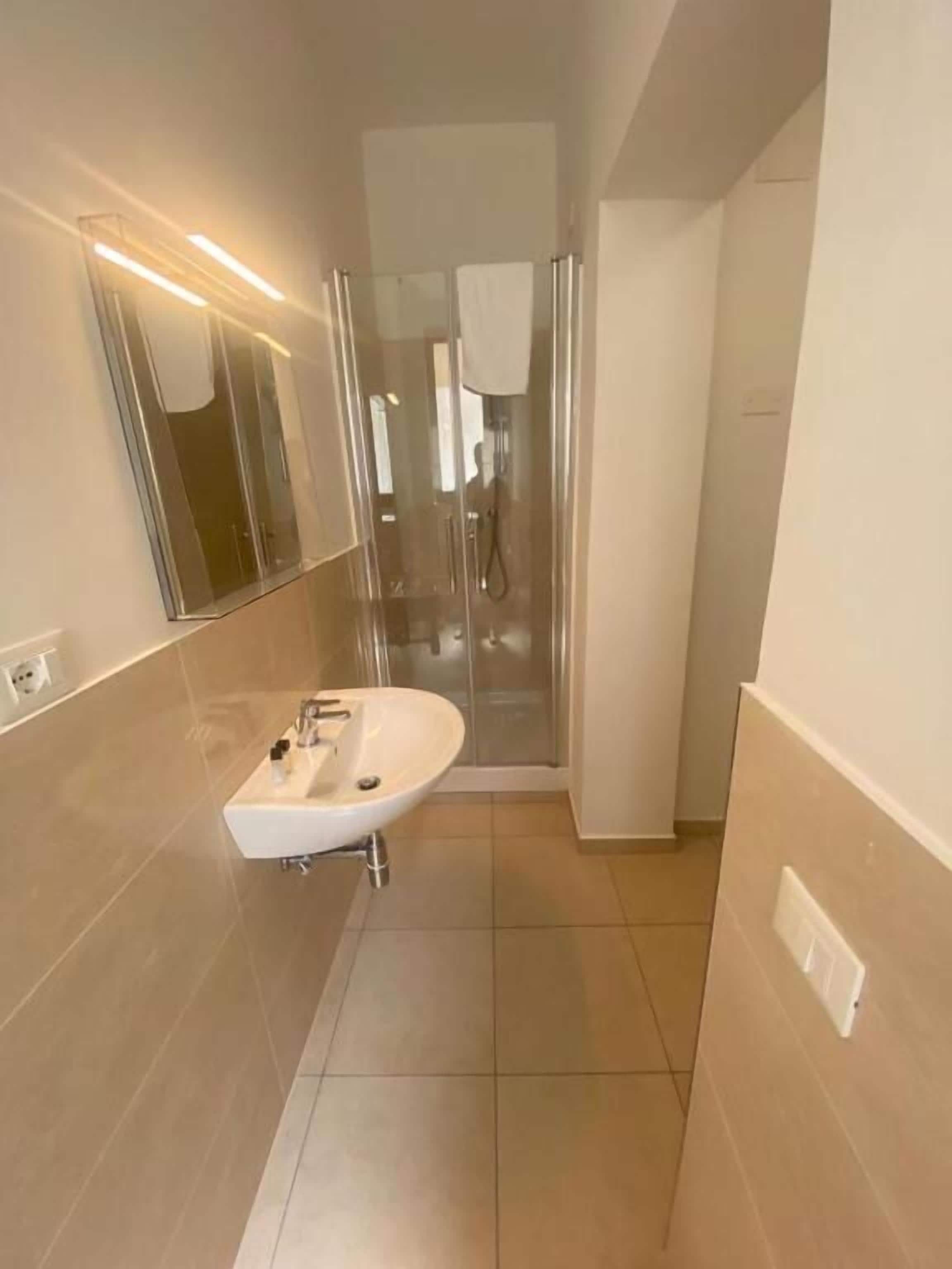 Dúplex Cidade, não fumadores | Casa de banho | Um polibã, um secador de cabelo, um bidé, toalhas fornecidas 