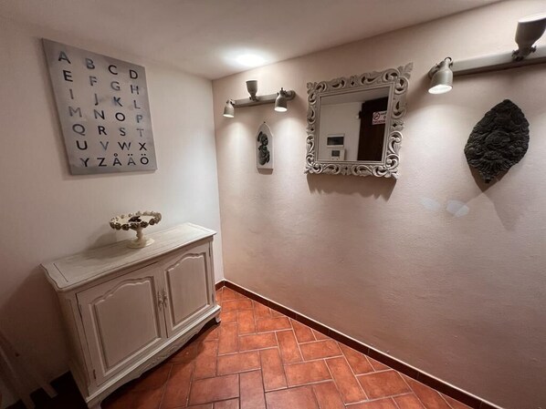 Apartamento urbano, várias camas, para não fumantes | Área de estar | TV