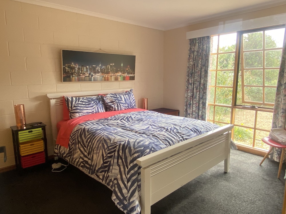 Peaceful Beach Retreat, Close To Cafe, Bakery, Bistro, Shop & Only 30 Min Hobart - Tasmania