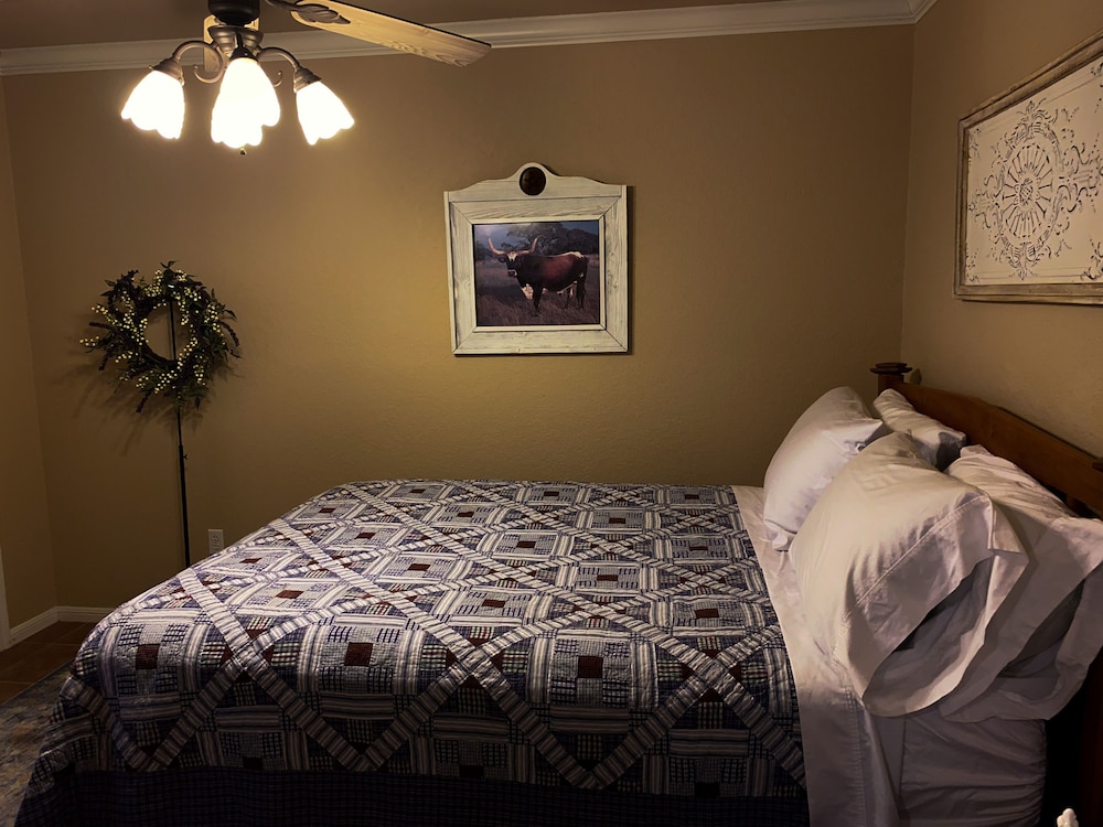Newly Remodeled, On Beautiful Acreage Between Temple & Belton, Gorgeous Views - Temple, TX