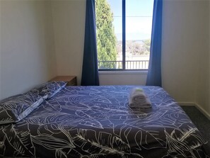 Chalé família, várias camas, para não fumantes, vista para o oceano | 1 quarto, roupa de cama