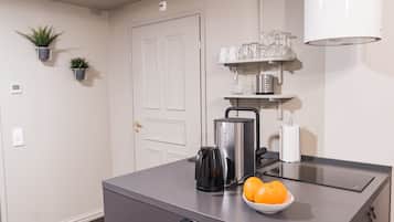 Apartamento básico | Cozinha privada | Geladeira, micro-ondas, lava-louças, cafeteira/chaleira