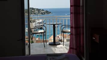 Apartamento, terraço | Vista do quarto