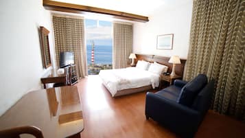 Quarto standard | Cofres nos quartos, escrivaninha, cortinas blackout