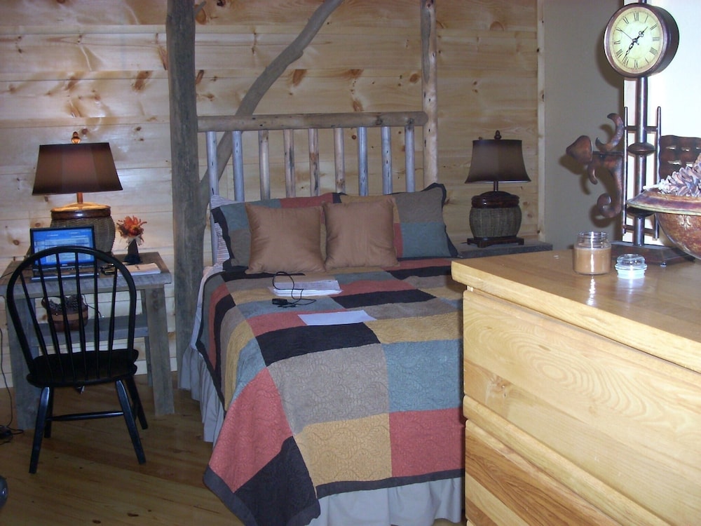 Watauga Lake Home! Hot Tub, Kayaks, Slip Access & Mountain View! - Tennessee