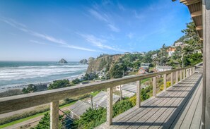 Immaculate Ocean Views! 3 bedroom, 1 sleeping loft, 2 bath, sleeps 12 ...