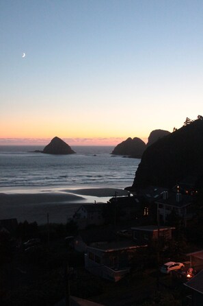 Immaculate Ocean Views! 3 bedroom, 1 sleeping loft, 2 bath, sleeps 12 ...