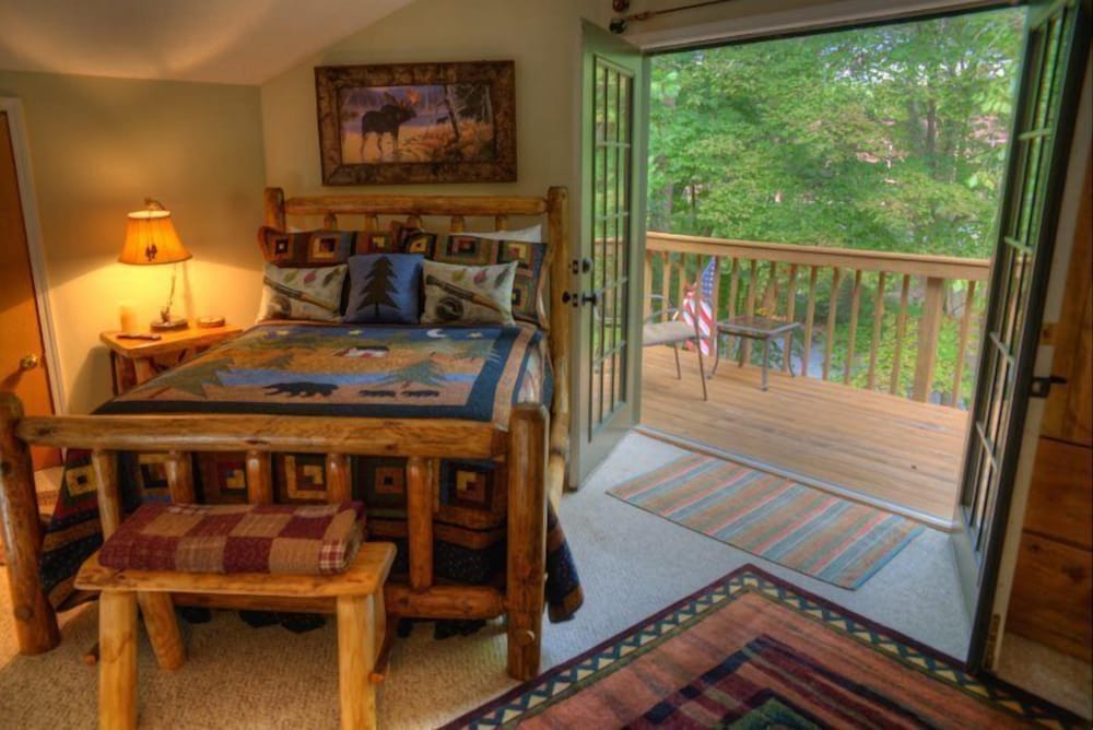 Luxury Cabin On The Chattahoochee River - Short Walk To Downtown Helen - Helen, GA