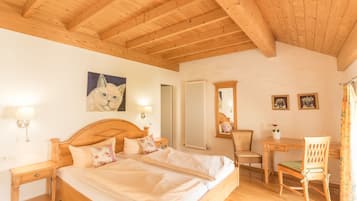 Quarto Duplo | Secretária, Wi-fi grátis, roupa de cama fornecida
