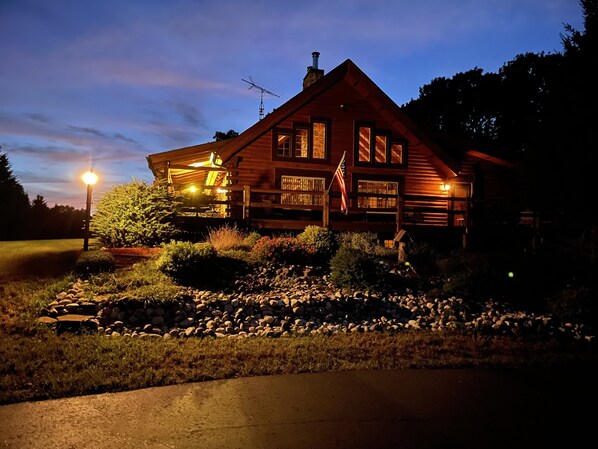 Cabin-n-the Woods...The Finest in Log Cabin Lodging. - Mauston | Vrbo