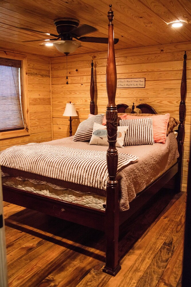 Cabin On Water!!gorgeous! Best Property On The Caddo River In Glenwood Arkansas! - Lake Harriet, Amity