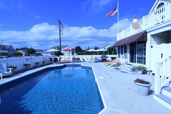 South End Avalon Beach Block, 3rd House From Beach, Large Pool, Ocean Views - Avalon, NJ