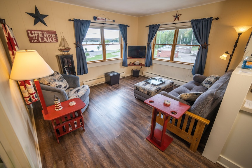 Comfortable Family Friendly Situated On The Shore Of Munising Bay Lake Superior - Munising, MI