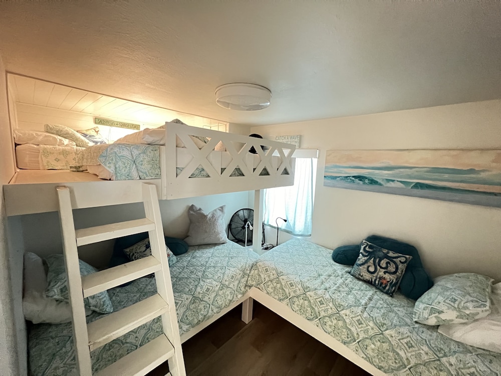 Mermaid's Hideaway! Just Steps To The Ocean! - San Diego, CA