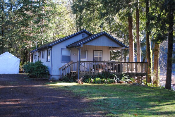River Cabin in the Woods - Mapleton | Vrbo