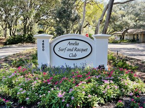 Updated Oceanfront Condo~ Close to Pool and Ocean~ Close to Ritz ...