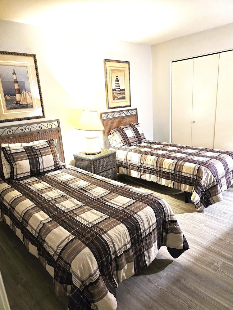 Beach Side Condo - 1/2 Milla De Del Mar Race Track & Fairgrounds - Del Mar, CA