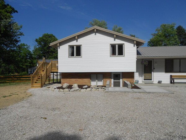 "Deja Blue" Unit 5, 1 Bdrm, Lower-level Apartment On Lake - Geneva-on-the-Lake, OH
