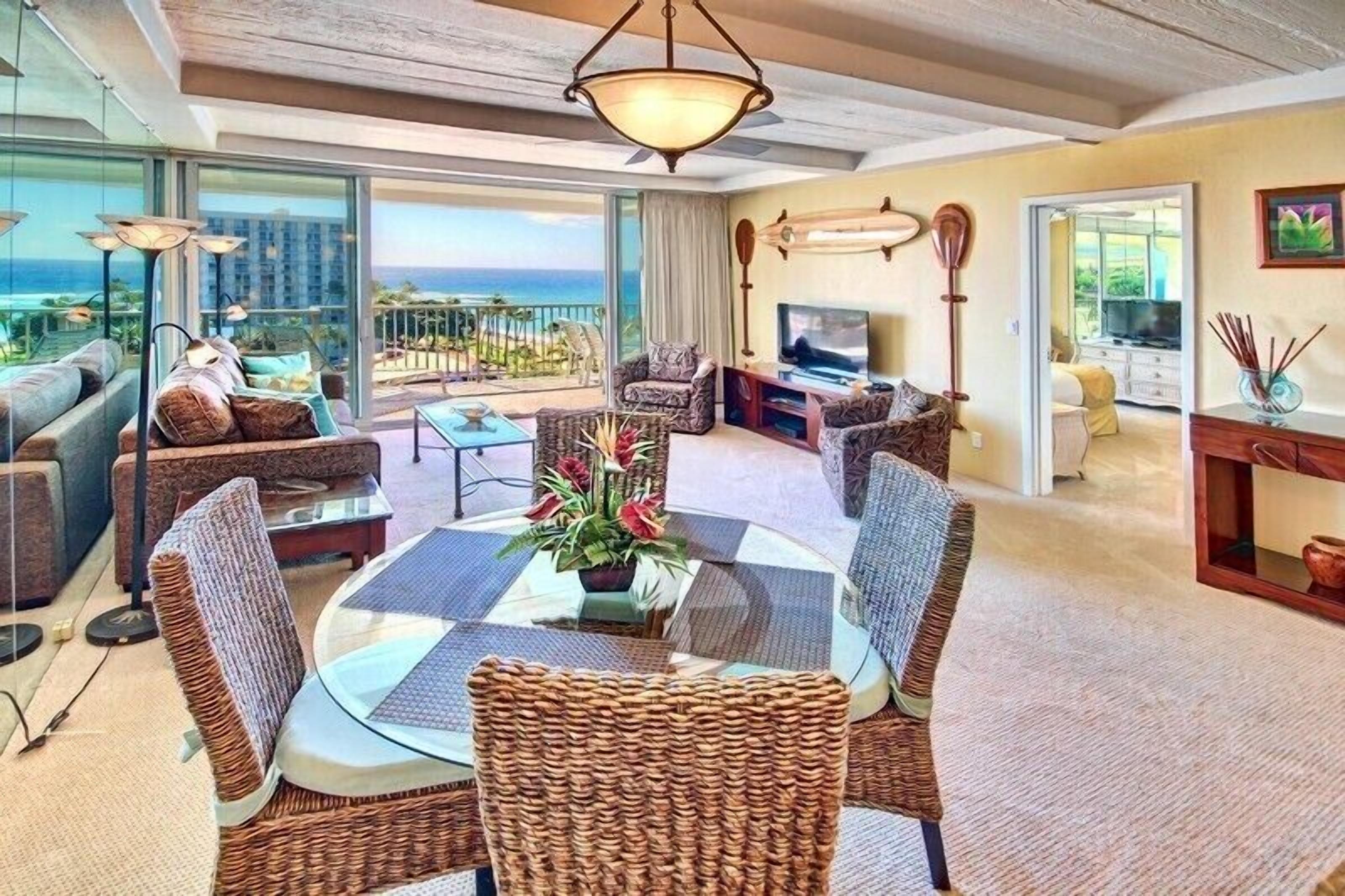 Amazing Ocean/mountain Views. Beautifully.one From Oceanfront - Lahaina, HI