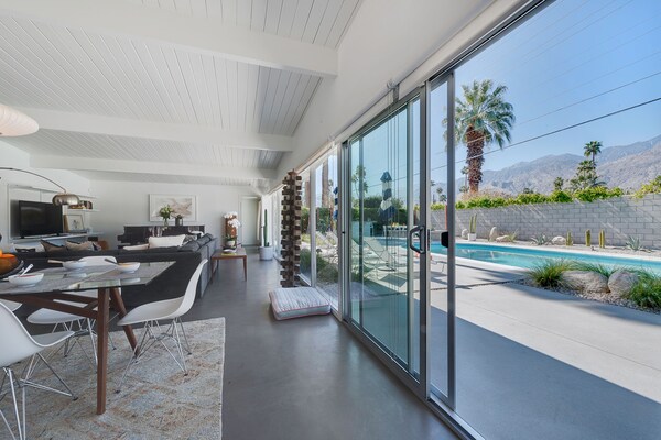 Ps Charmed: Mid-century Home Bringing The Palm Spr - 캘리포니아