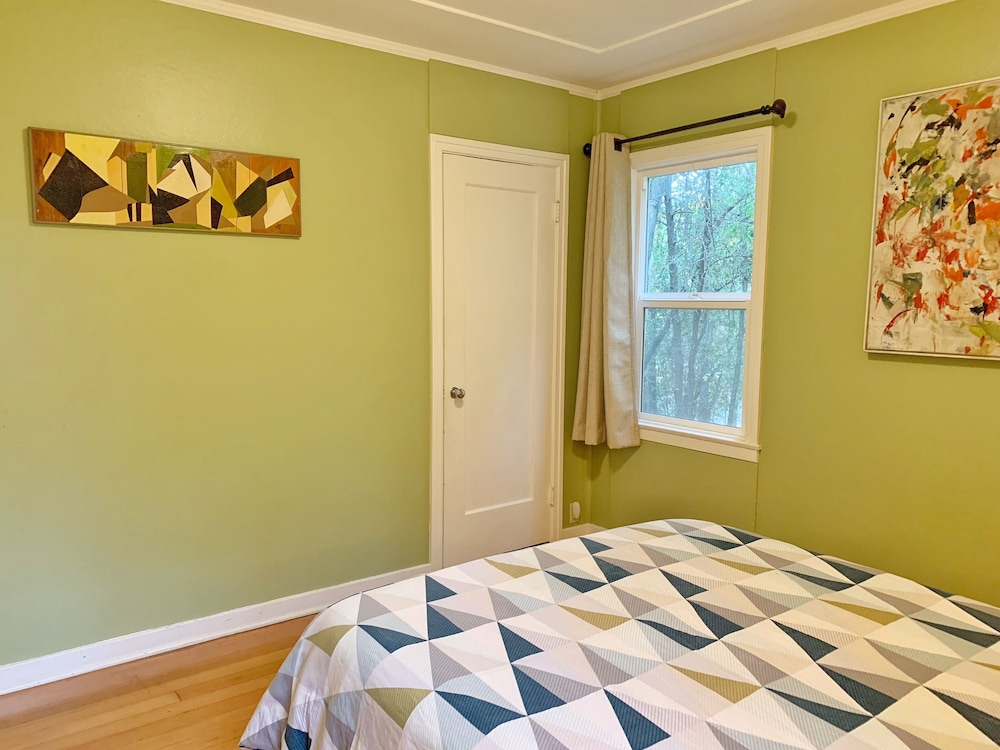 Vintage Comfort In Downtown Murphys With Hot Tub! Easy Walk To Main Street - Murphys, CA