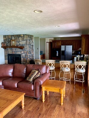 6 Bedroom Home - Lake Front , Table Rock Lake, Mo. Reviews, Deals ...