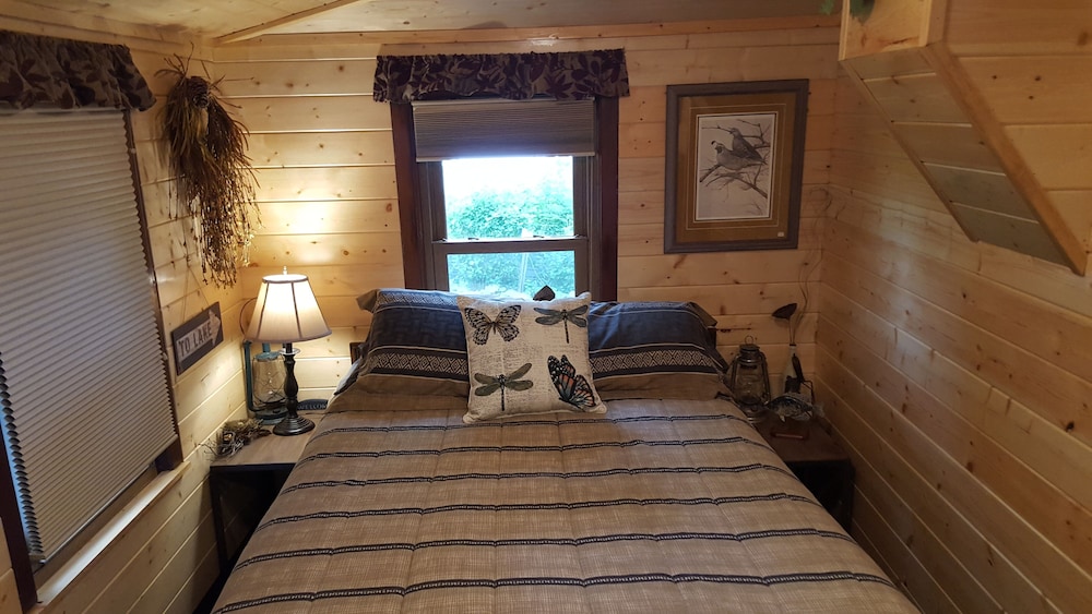 Cozy Cottage On Private Wetland - Minnesota